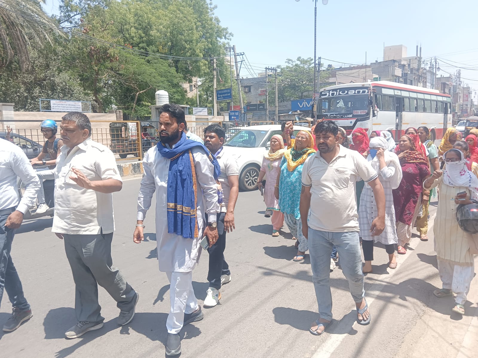 Hisar Sector 1/4 Sister molestation case people protest ADGP Jind ...