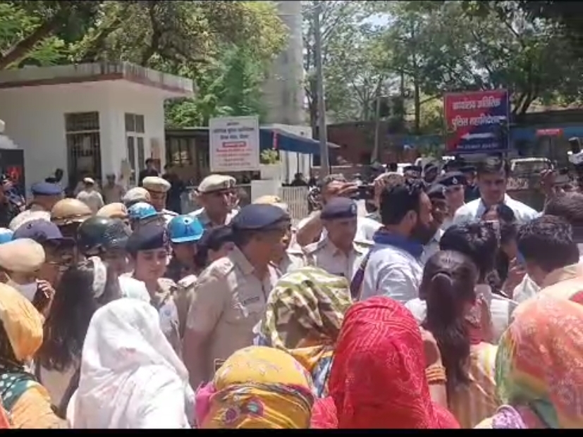 Hisar Sector 1/4 Sister molestation case people protest ADGP Jind ...
