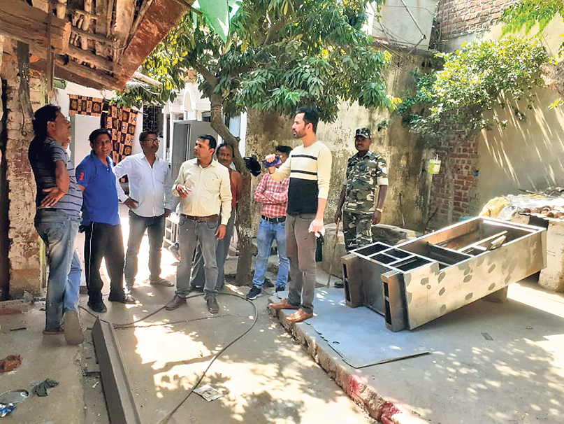 NAP shuts down almirah making factory in Azad Basti, warns