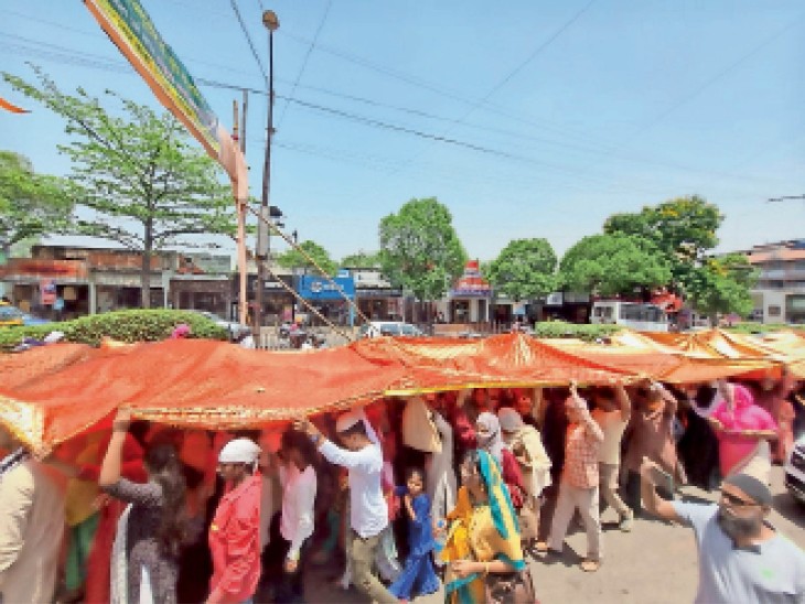 Sandal procession took place on the third day, sheet covering was done ...