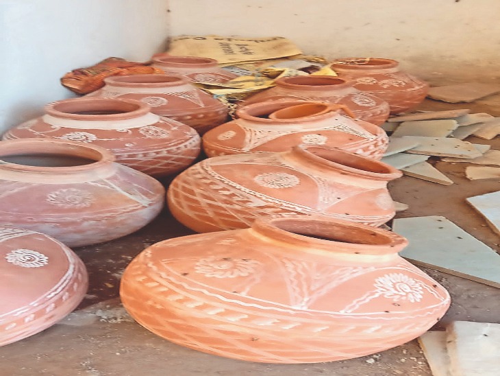 Passengers do not get water on public pyau, pots lying empty ...