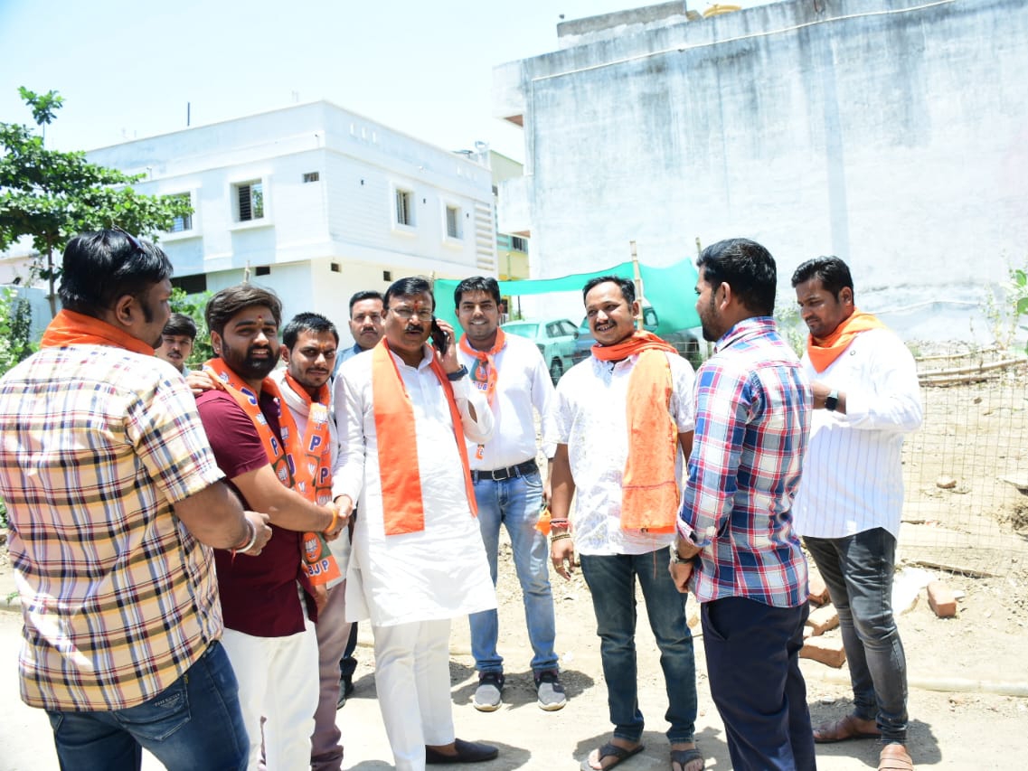 In the meeting of Sendhwa City Board, the MP told the workers - go door ...