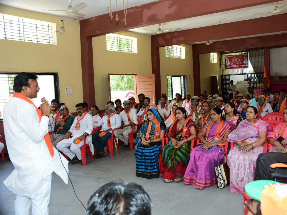 In the meeting of Sendhwa City Board, the MP told the workers - go door ...