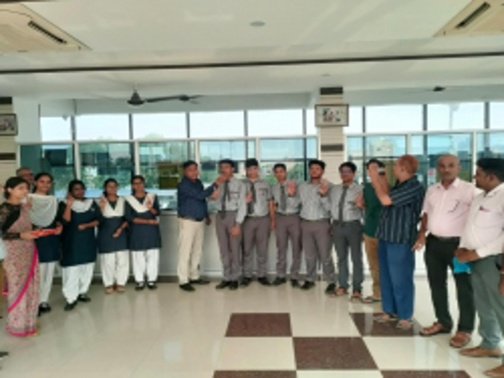 Sania Shakeel of Joseph Public School became the school topper, the ...