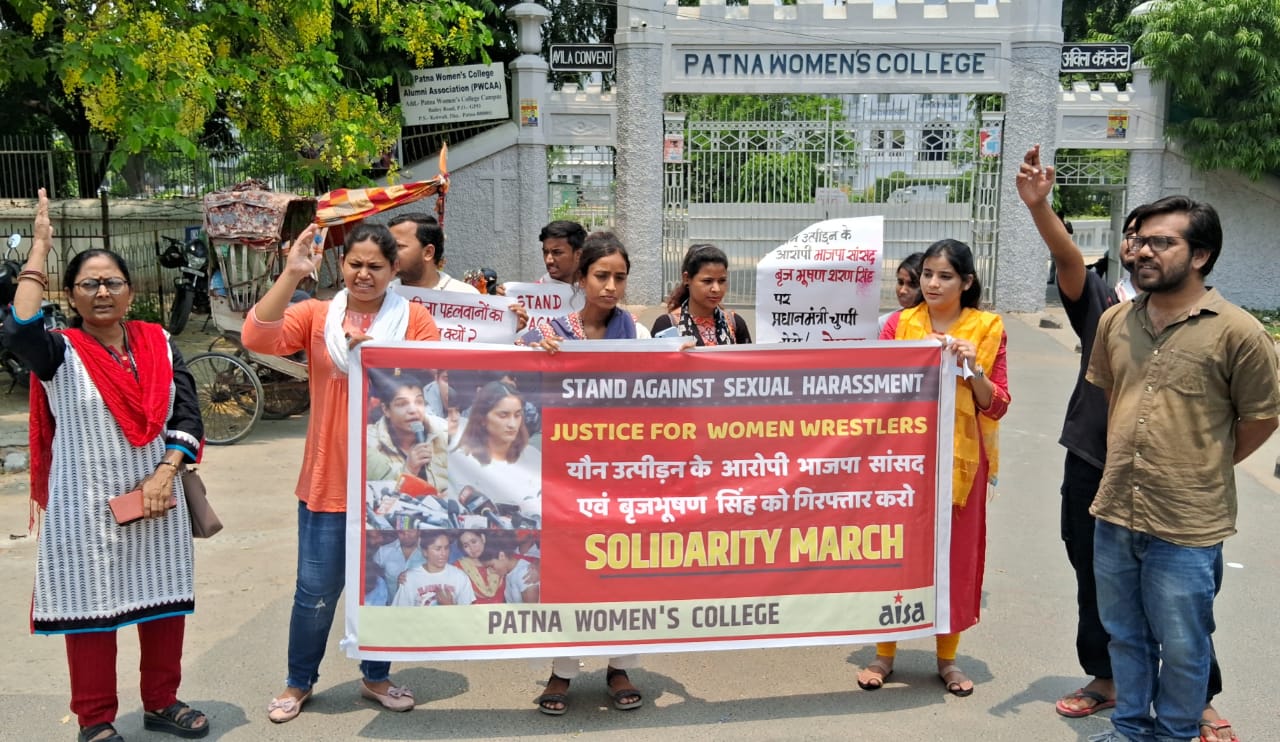PWC Girl students protest in patna; supportes wreslers in patna; bihar ...