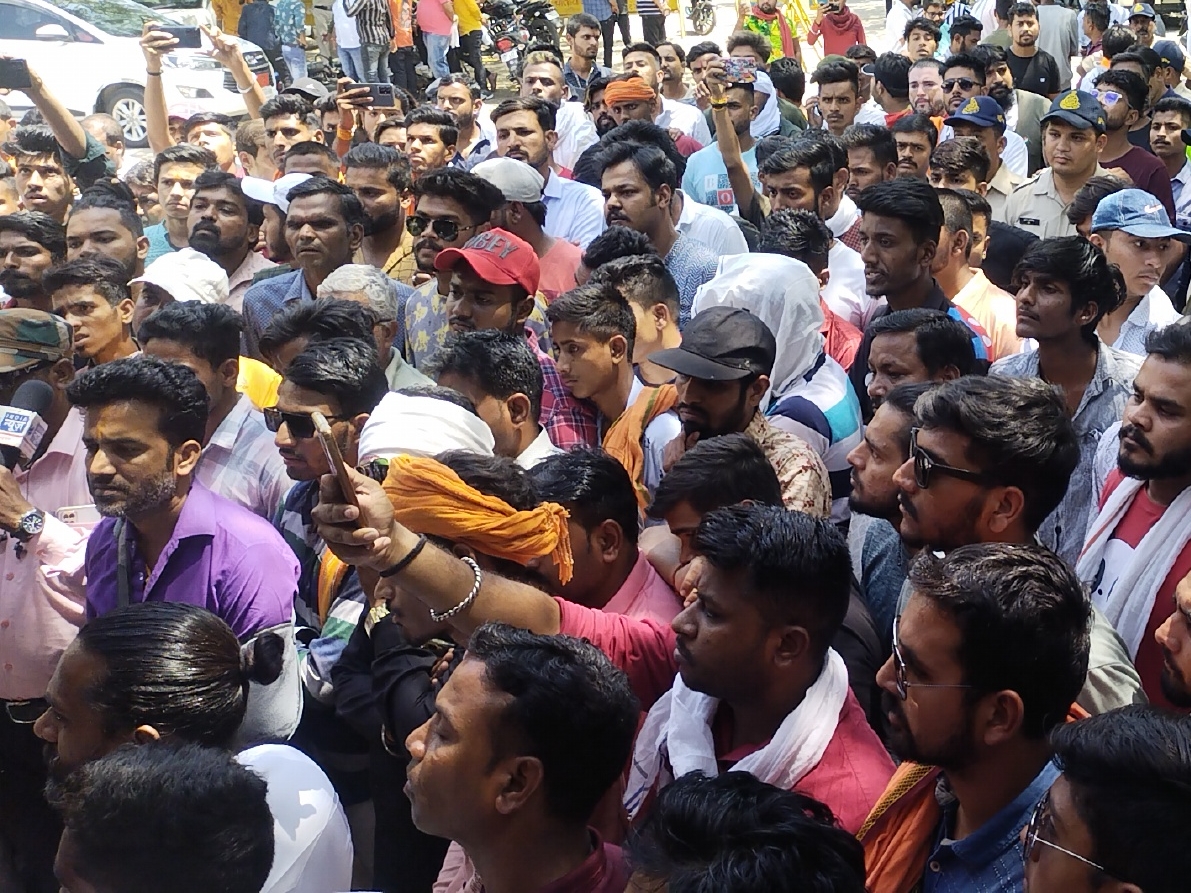 Hindu Jagran Manch gheraos the police station, demanding demolition of ...