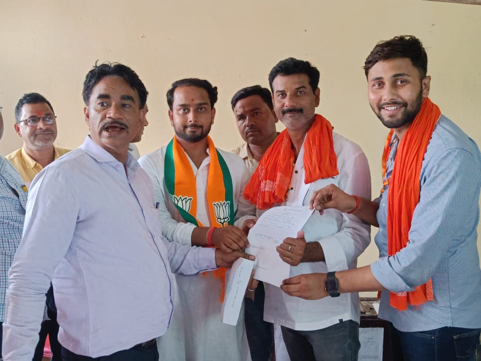 Vikas Jaiswal from BJP and Ajay Gupta from Biscohar won from Itwa. | इटवा में भाजपा का परचम ...