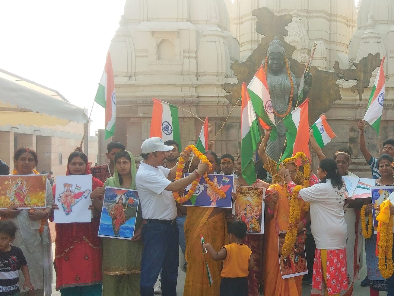 Mothers were honored at the Ganga Dwar,