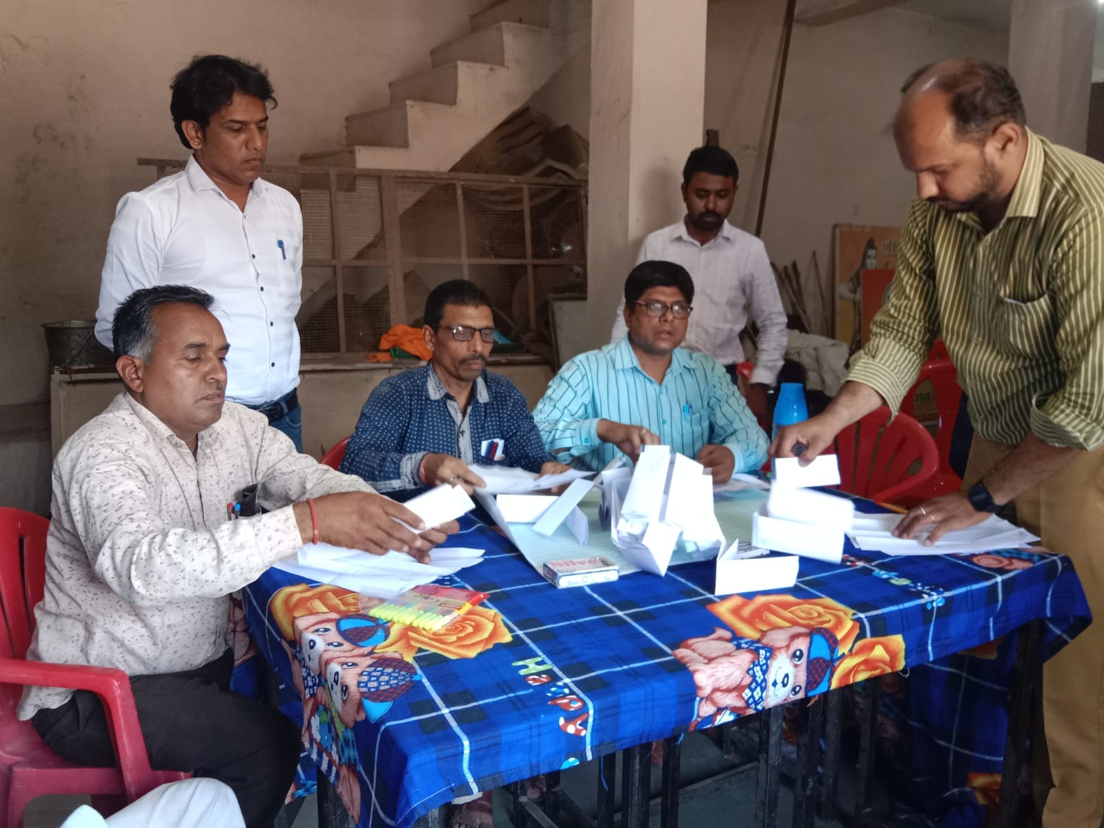 दुग्ध संघ चुनाव जीत का जश्न मनाने के दौरान हुई मारपीट, 14 लोगों पर FIR ...