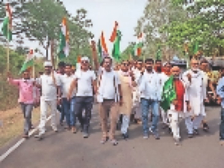 People did a 35 km walk from Garhi to Patneshwar Dham for the rescue of ...