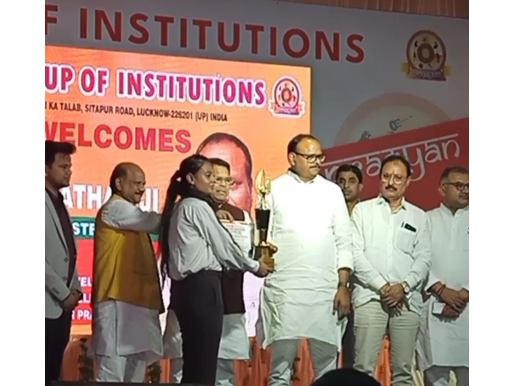 Deputy Chief Minister Brijesh Pathak honored by giving moment and ...