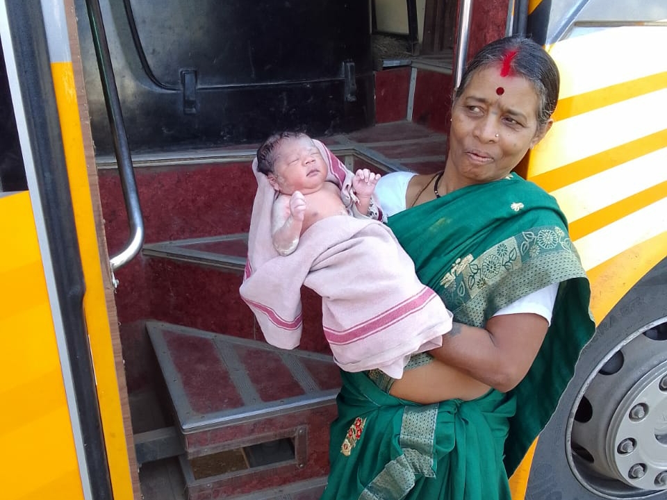 Karnataka Bus Baby Delivery; KSRTC Conductor Helps Woman In Giving Birth