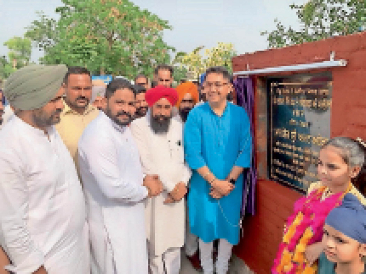 Laid the foundation stone for the renovation of Chappad in Ilwal ...