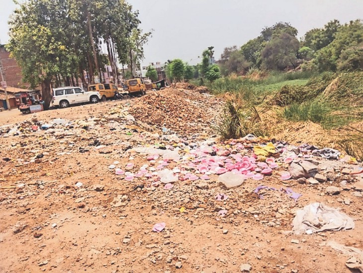 Garbage is being dumped in Rakwa reservoir | साफ सफाई की मांग: रकवा ...
