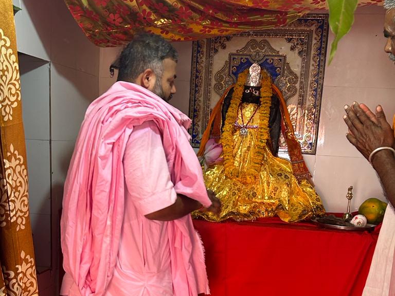 11 couples offered sacrifices in Havan with chanting, consecration of ...