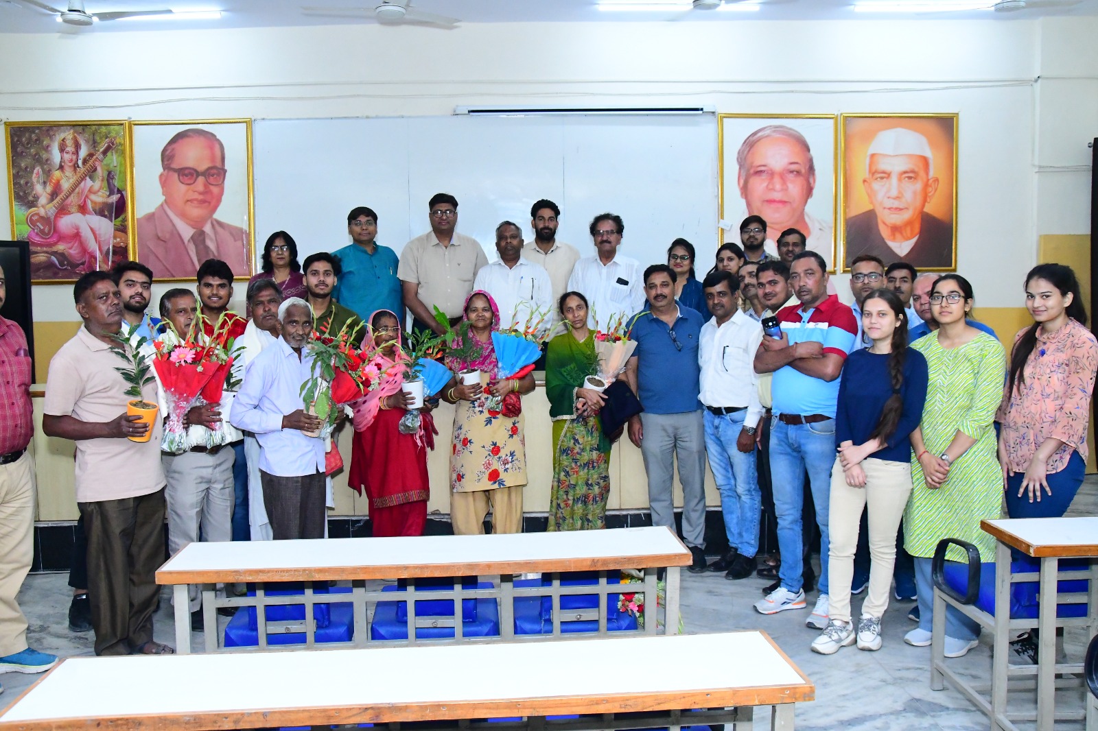 Staff honored in Meerut CCSU | आर्ट ऑफ गिविंग की तरफ से सम्मान समारोह ...