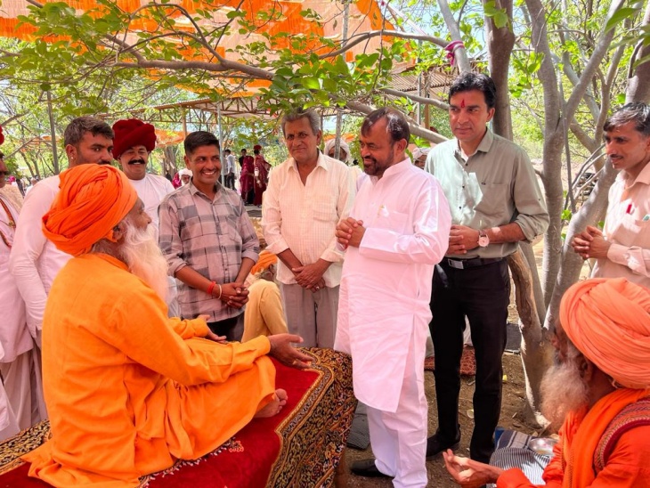 Praised Devasi Samaj, visited Shridevdungarpuri Maharaj | वार्षिक मेले ...