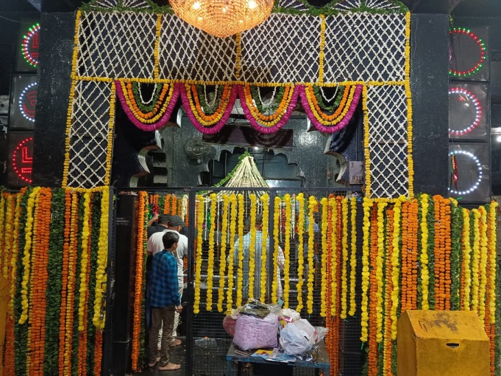 Programs being held in temples, Shani Dev's Panchamrit Abhishek in ...