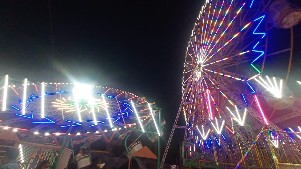 London Bridge built at the entry gate, making the evening memorable ...