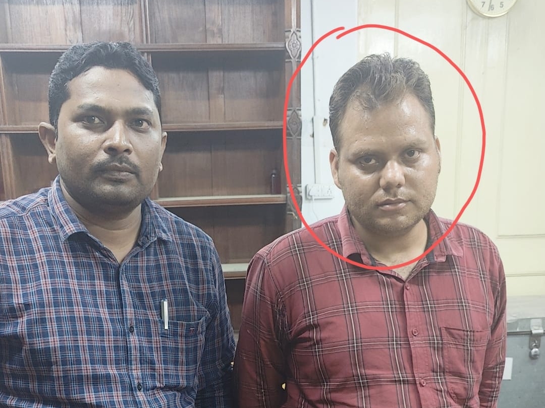 Vigilance team caught red handed taking 15 thousand rupees