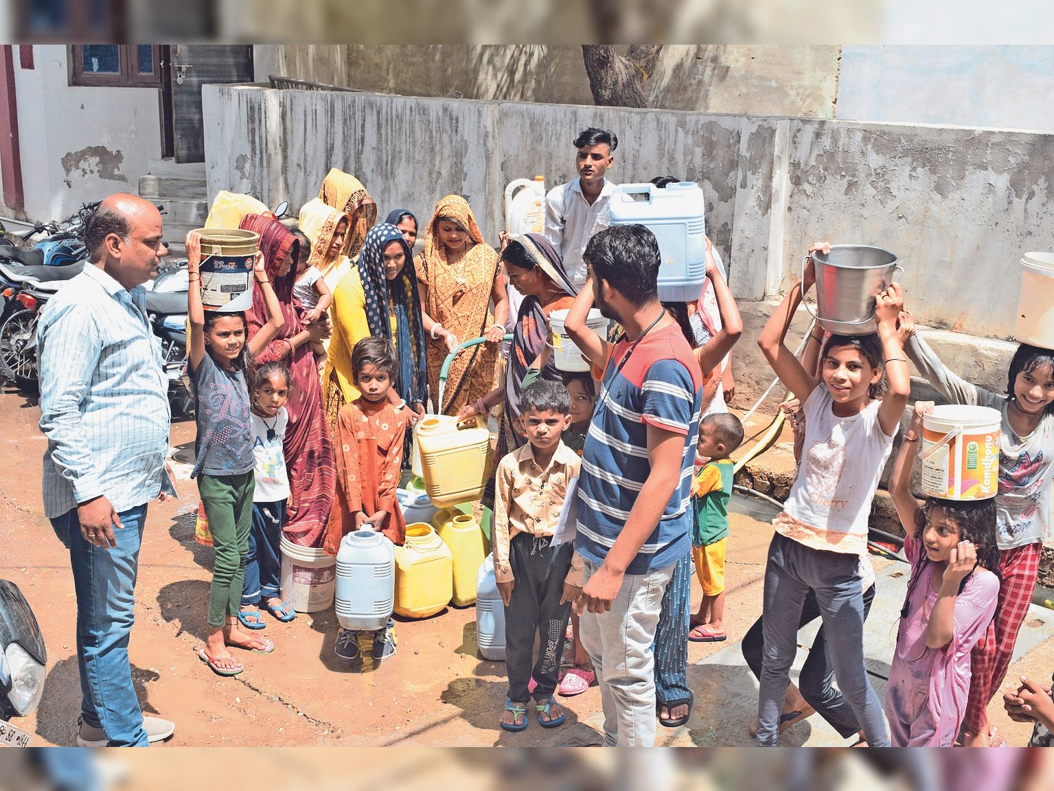 Motors submerged due to valve breakage in Patheda Pump House, people ...