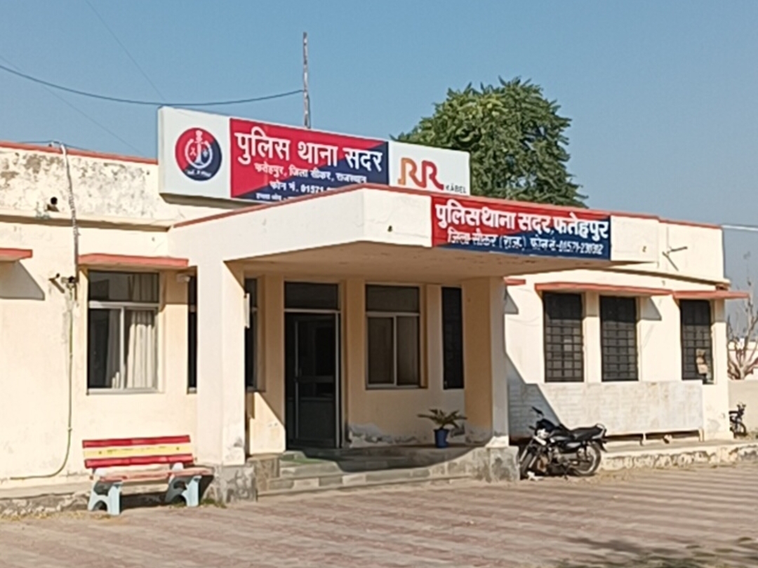 Sadar police took action during blockade | 5 लाख रुपए के साथ कार ...