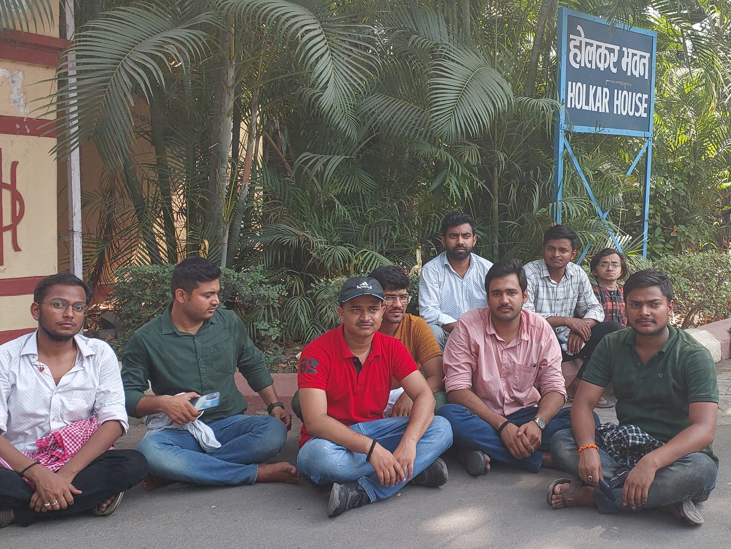 BHU students allege, students sitting on dharna outside Vice Chancellor ...