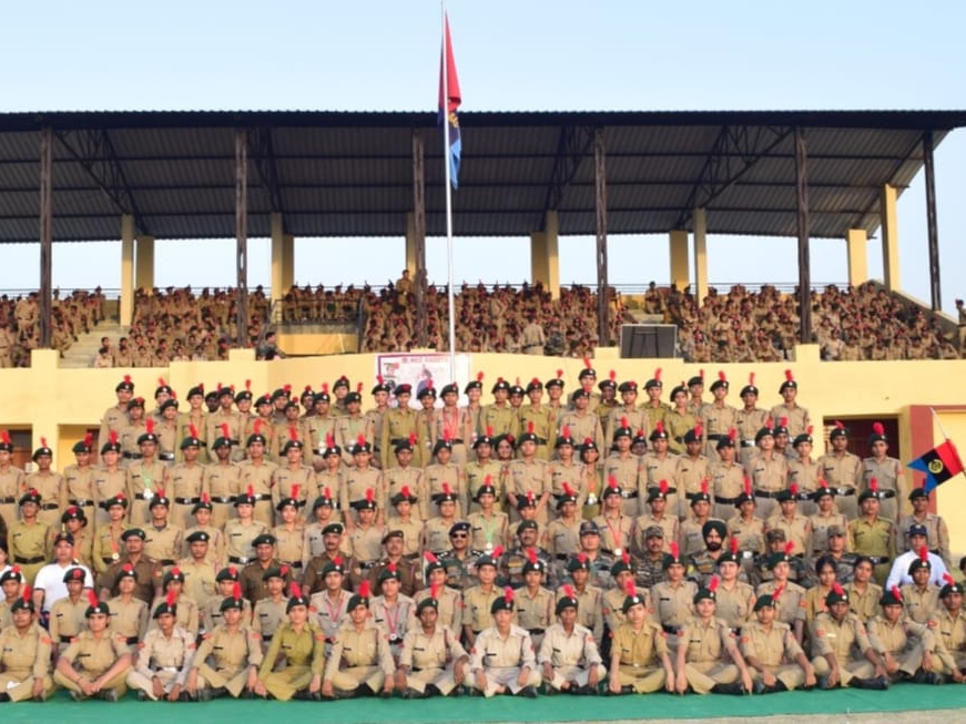340 boys and 169 girls of 65 UP battalion took training, | दस दिवसीय ...