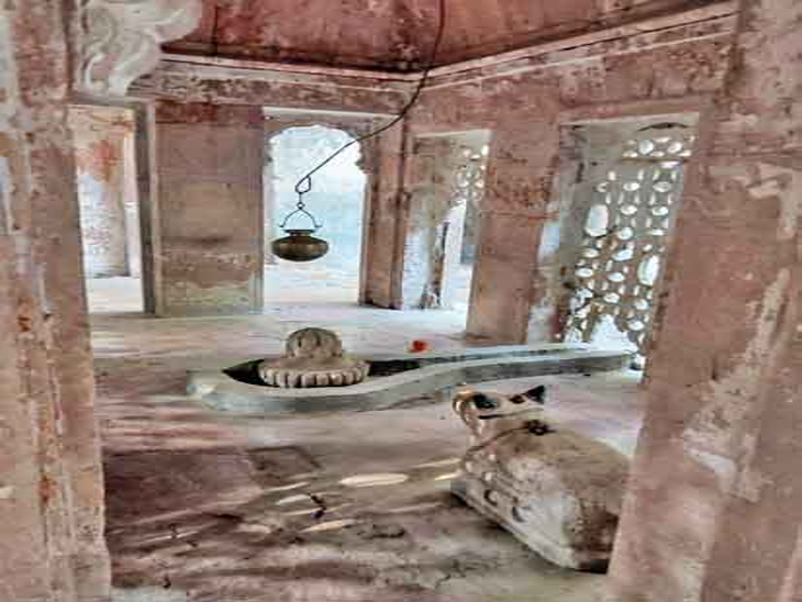 45 feet deep stepwell was closed since 1992 inside Anaj Mandi, the ...