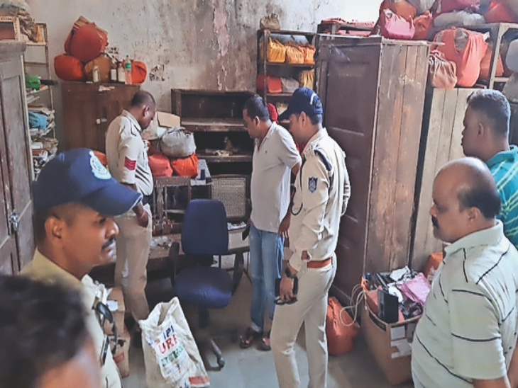 Broke two locks of excise warehouse and stole 11 cases of liquor, left ...