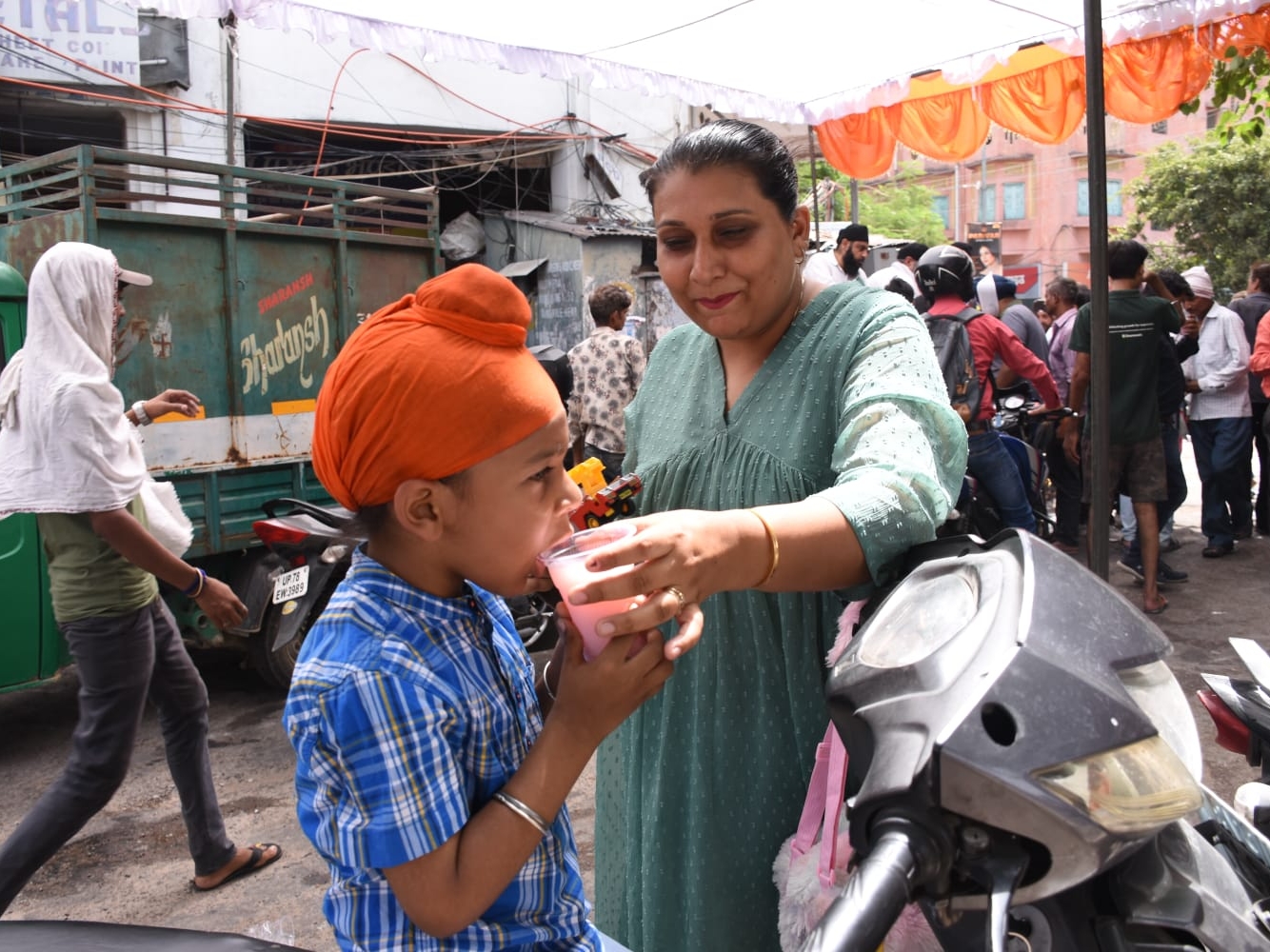 Chabeel distributed at different places, remembered the contribution of ...