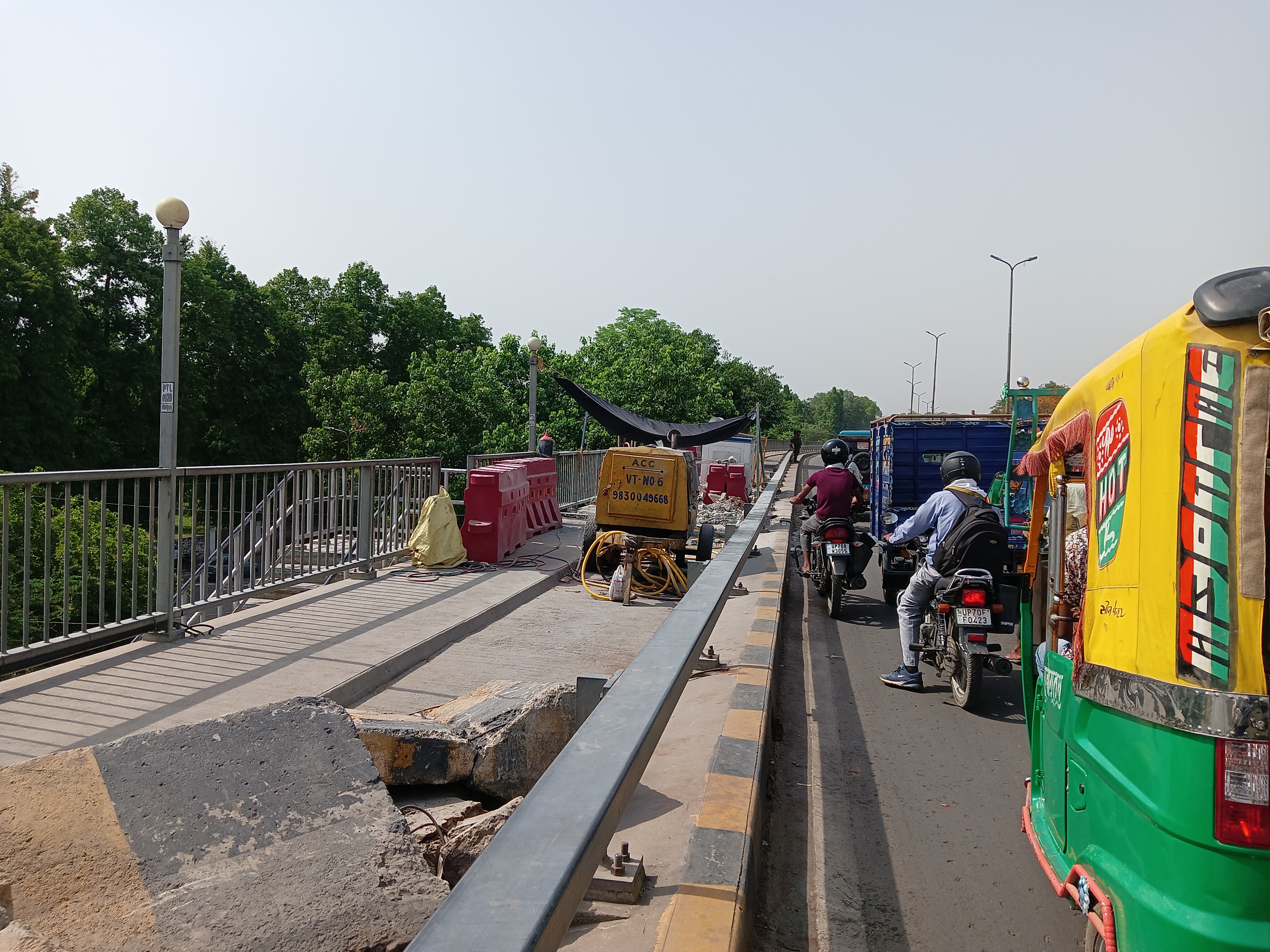 People seen troubled in the scorching sun, problem due to repair work