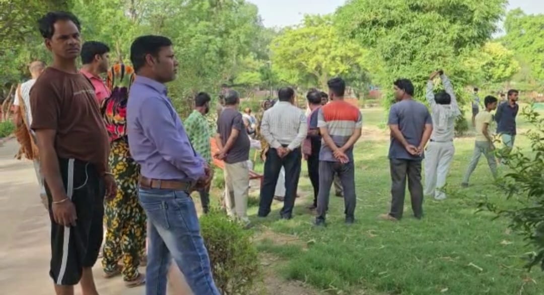 Used to do watchman work in Mathura, dead body was hanging on a tree in ...