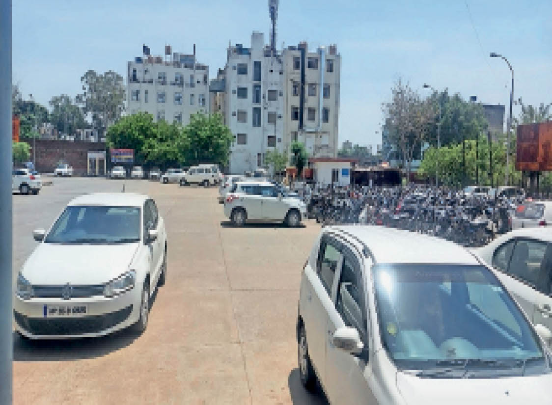 Adda fee contractor accused of collecting parking slip from auto and ...