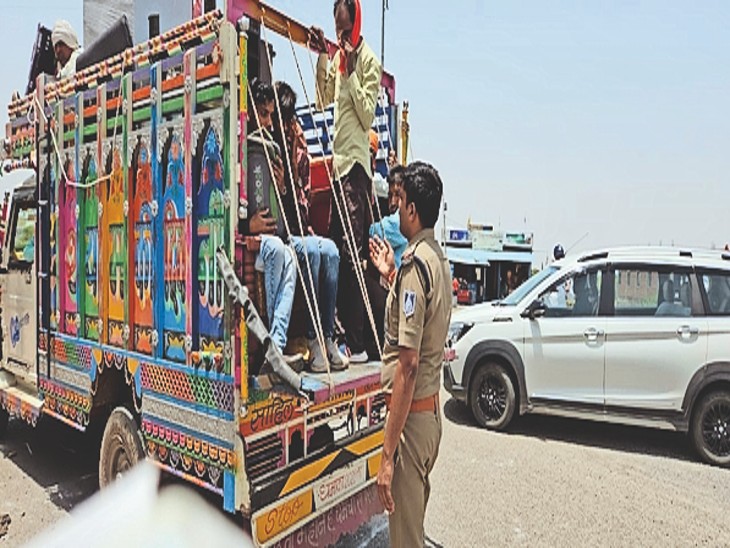 Baraati was sitting on her keeping dowry items, challan was cut | पुलिस ...