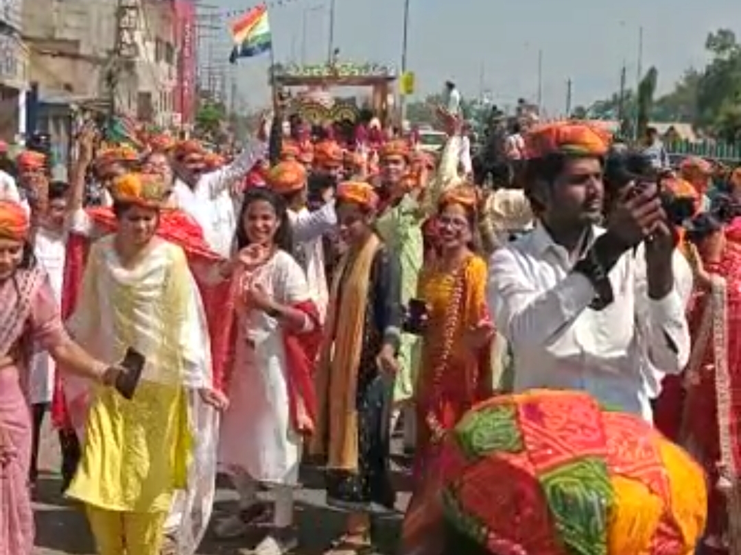 जन्मकल्याणक पर निकाली भव्य शोभायात्रा; गजराज और घोड़े बग्घियां रही ...