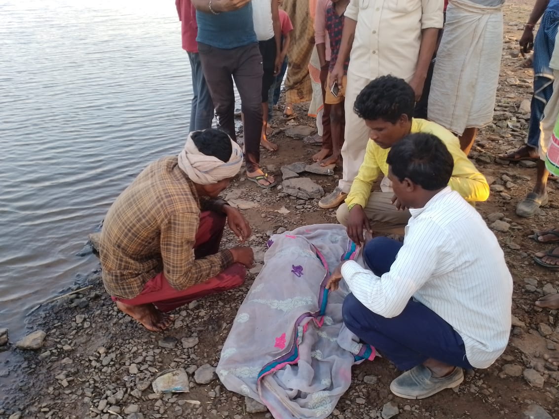 Accident while taking bath, dead body found floating in the water ...