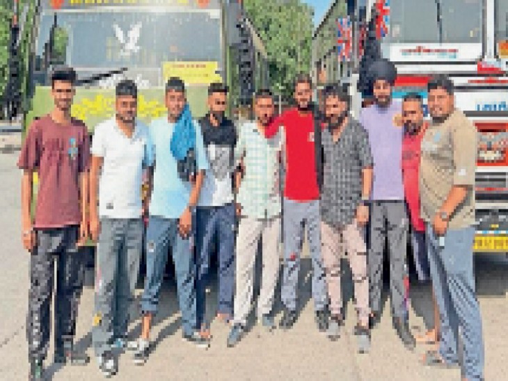 Mini bus operators held a meeting and reduced the minimum fare to Rs 20 ...