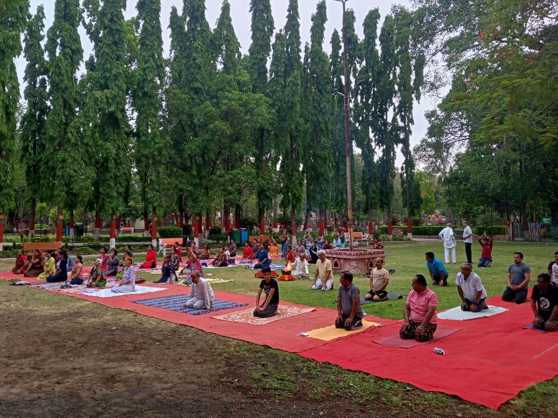 Ved Prakash Arya performed Havan Kund with Yoga Pranayama, people took ...