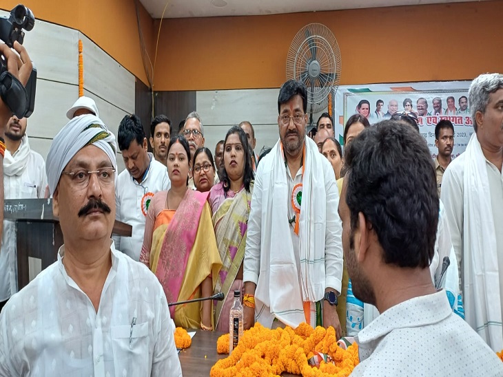 Azamgarh Congress State President Brijlal Khabri said | आजमगढ़ पहुंचे ...