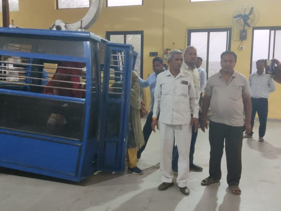 Trolley wheel fell from the wire in the ropeway in Pushkar, 16 tourists ...