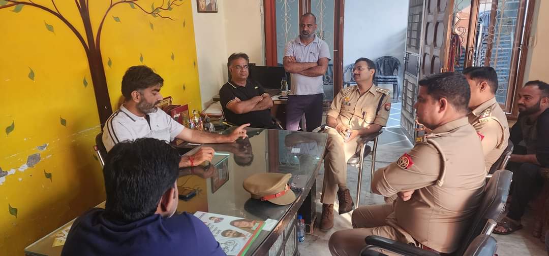 Police guard outside the houses of Bhakiyu, RLD leaders overnight in ...