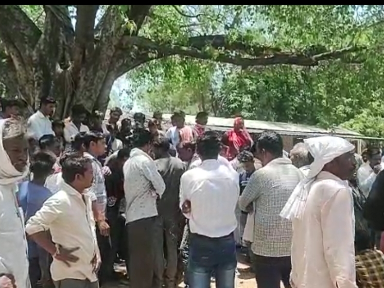 Relatives and Bhim Army blocked the Pipariya block, adamant on the ...