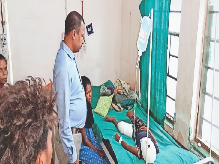 Child's broken leg after falling from tamarind tree, hospitalized ...