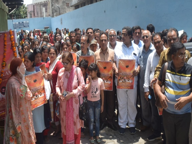 Talkies remained housefull on the second day in Agra, the film is based ...