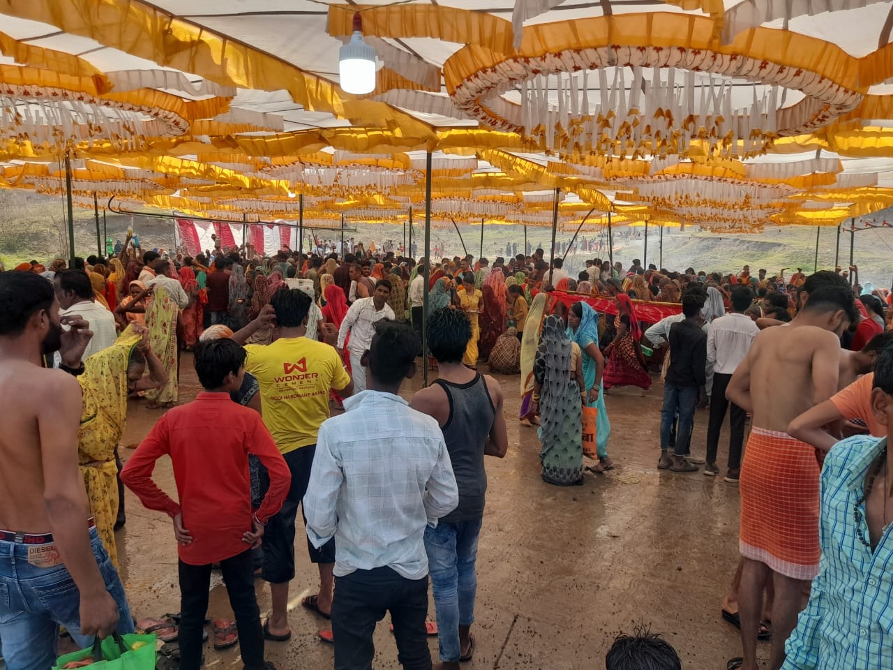 Thousands of devotees worshiped and took a dip of faith at the Ganga ...