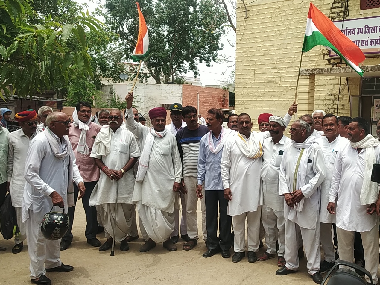 विभिन्न मांगो को लेकर निकाली रैली, एसडीएम को सौंपा ज्ञापन, वेतन ...