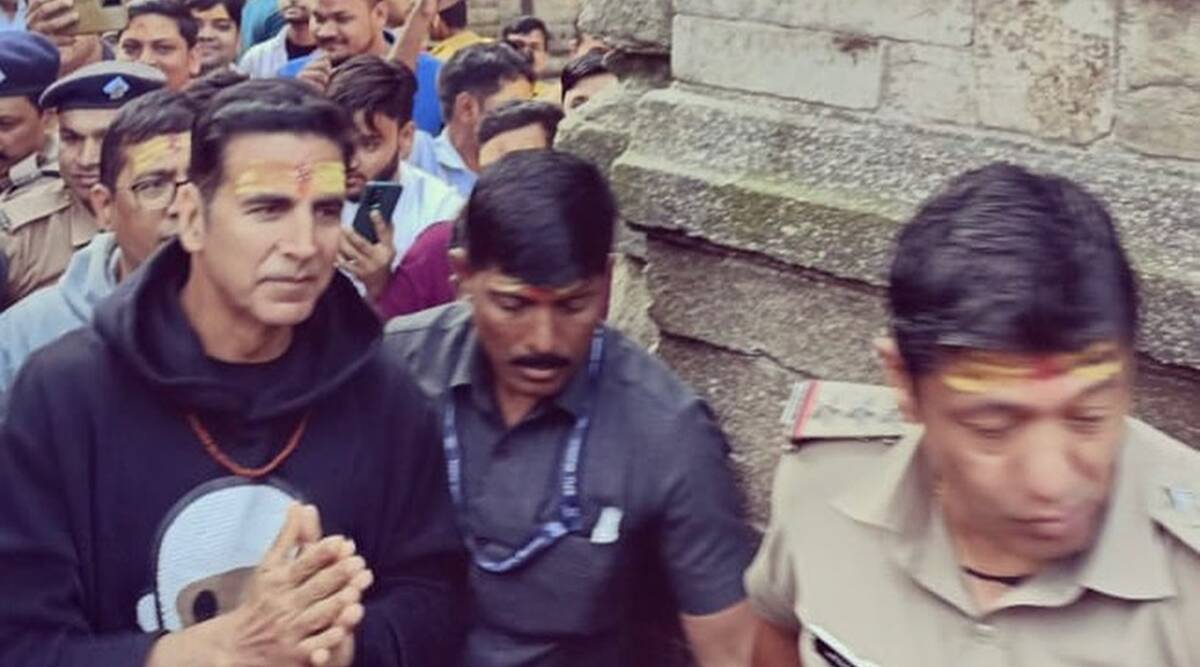 Akshay Kumar Bag Price; Actor Spotted at Mumbai Airport