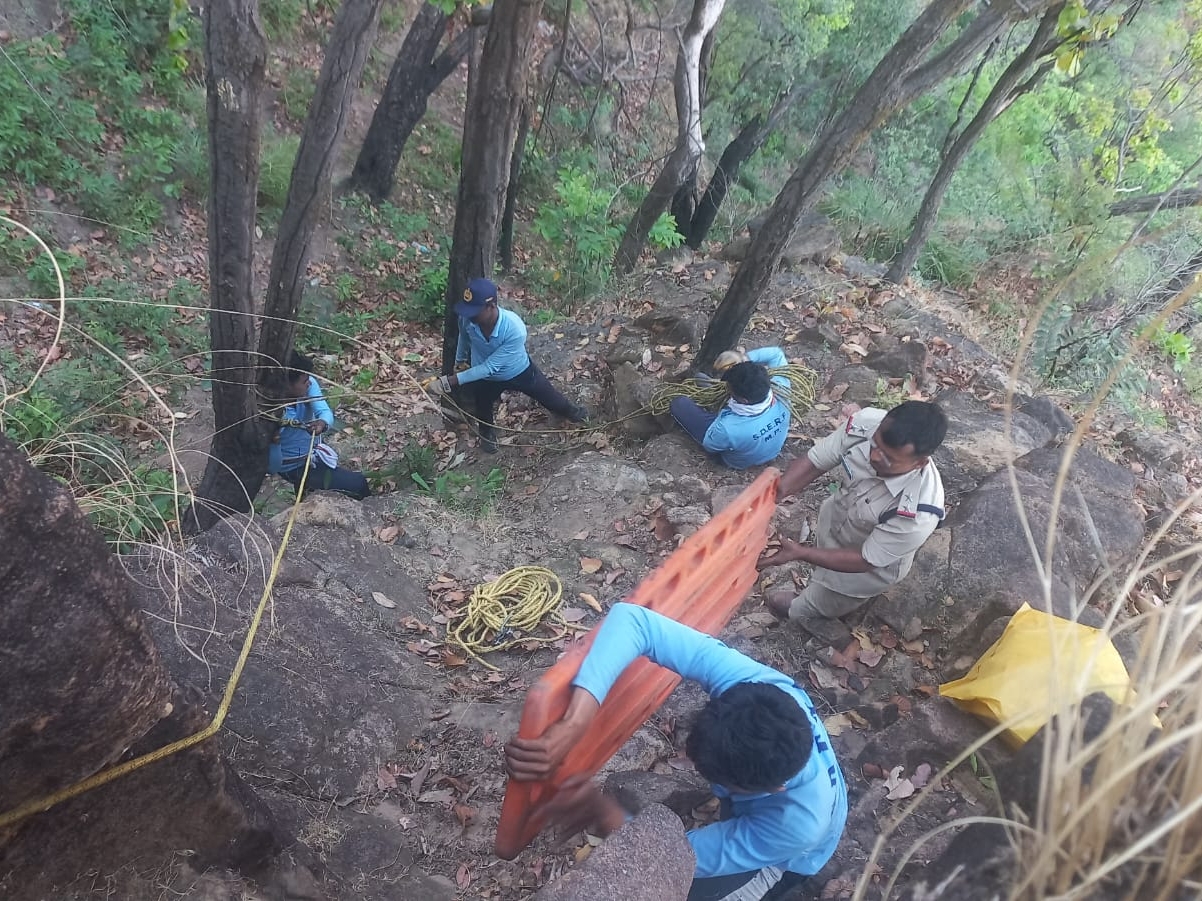 Several days old dead body found in Pachmarhi Chauragarh temple ditch ...