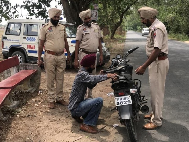 Blockade police cut challans of 10 motorcycles of incomplete papers ...